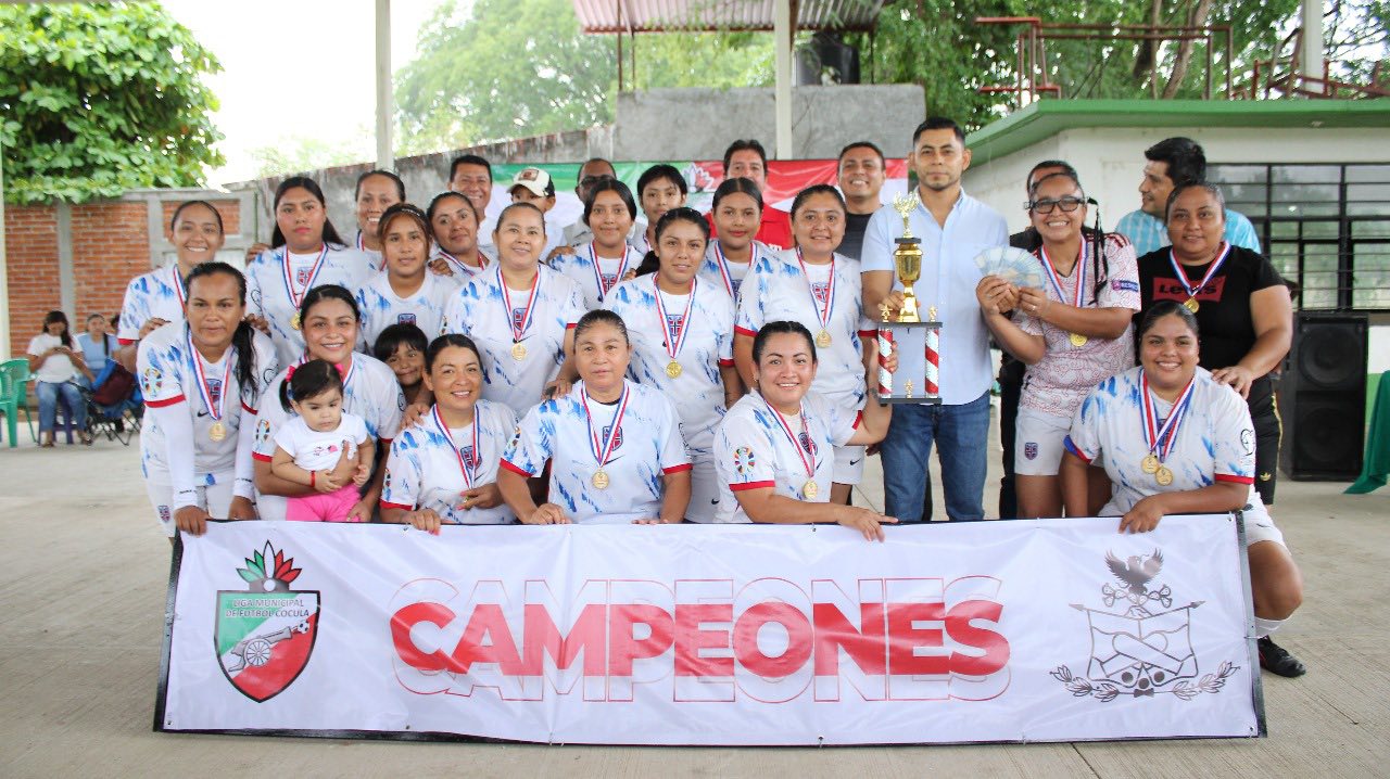 PREMIA RAYMOND ROMÁN A RAMA FEMENIL DE FÚTBOL | Julio Palacios Informa