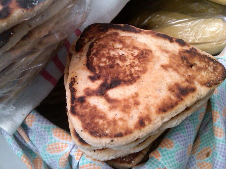 Los tlaxcales, un delicioso pan de maíz de origen prehispánico | Julio ...